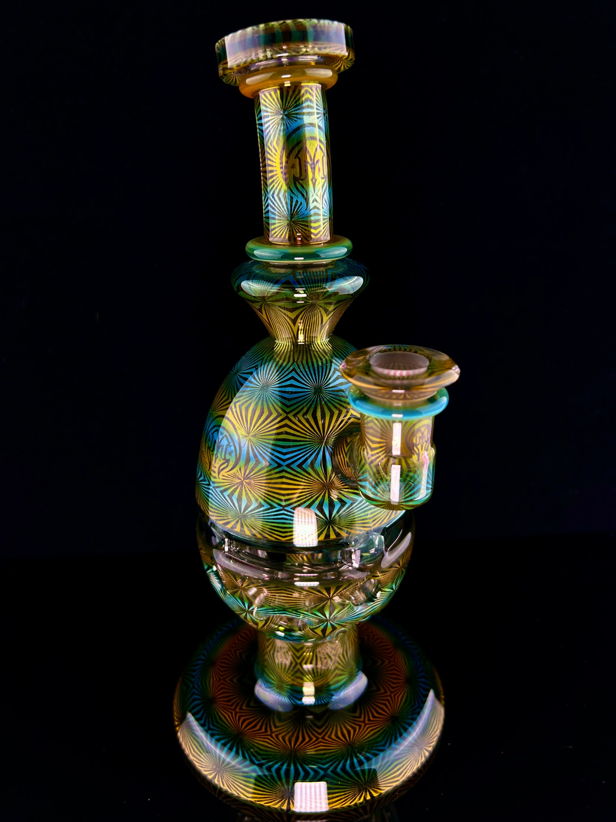 Mothership "Smoke" Fab Egg, Illusion Series. – Illuzion Glass Galleries